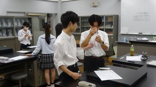 高2生物 (自分の)DNA抽出実験｜明法ニュース